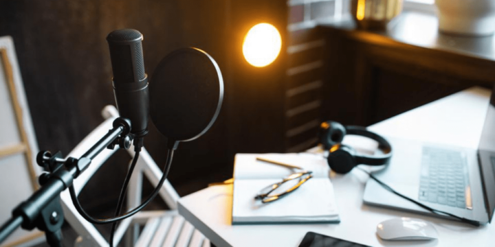 How to Start a Podcast For Beginners (Step-by-Step Guide)