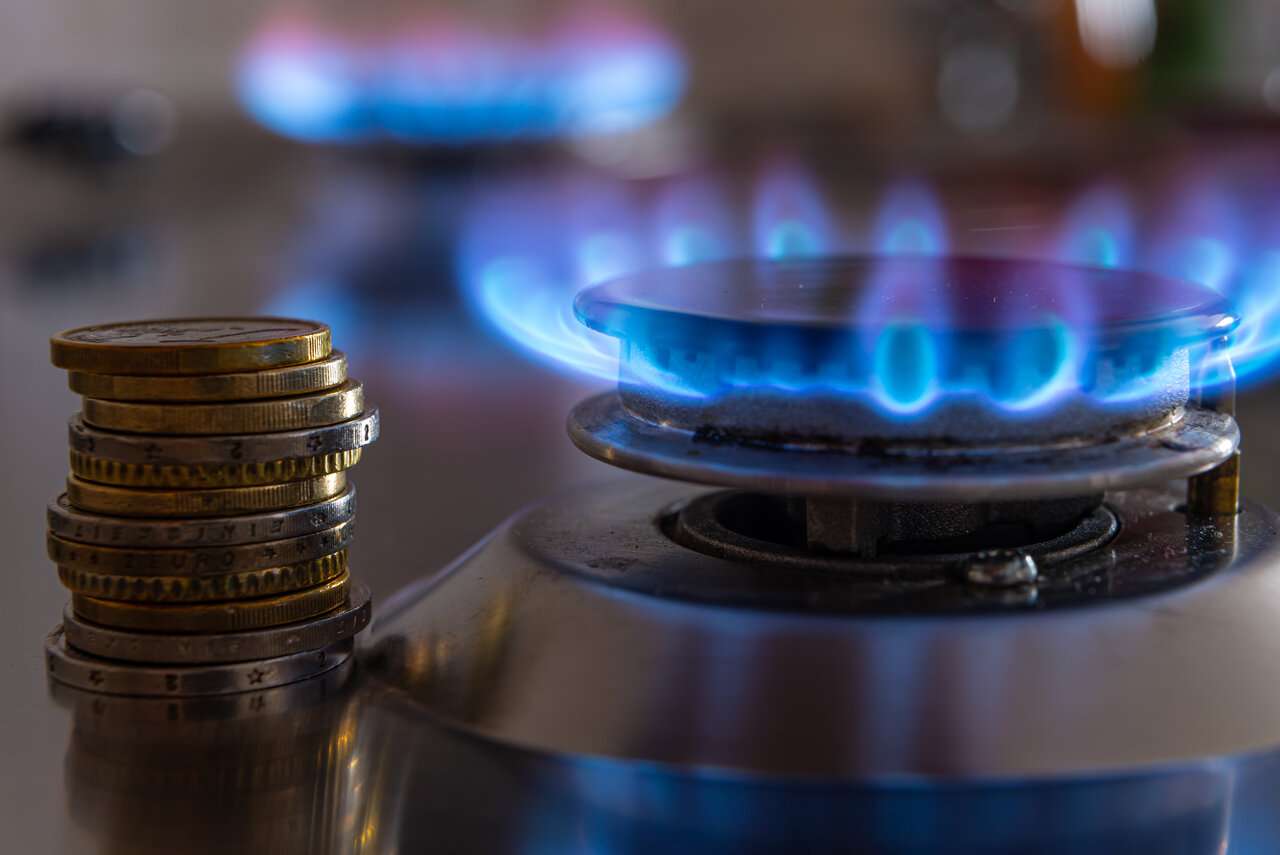 How to Save Money on Your Gas Bill (15 Practical Tips)